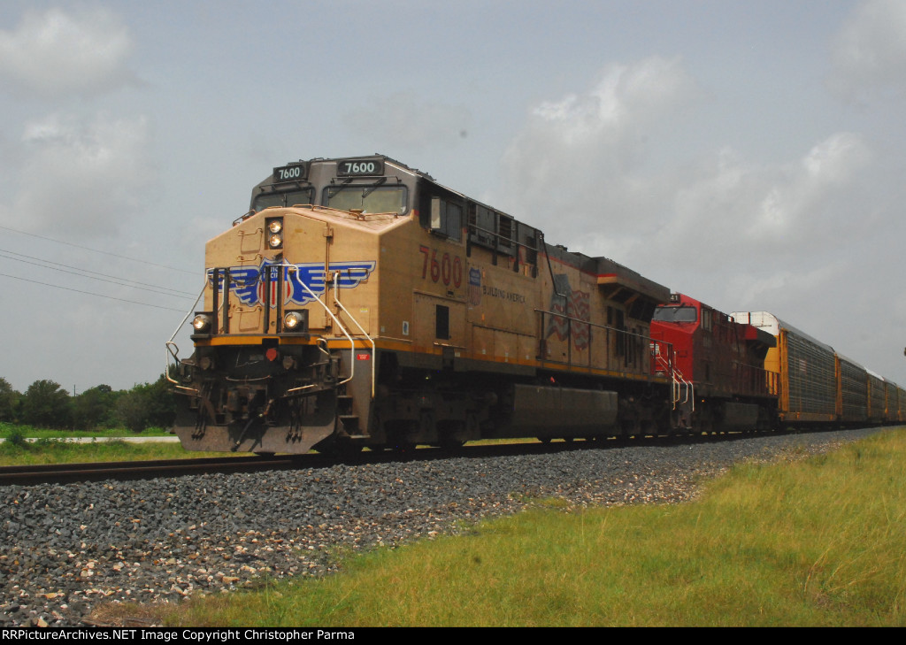 UP 7600 Leads Eastbound Autoracks